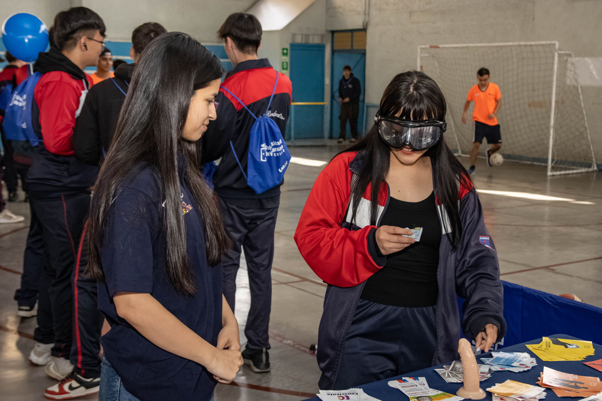 Universidad de Valparaíso - Expo UV 2023 en el Campus Santiago recibió la visita de catorce ...